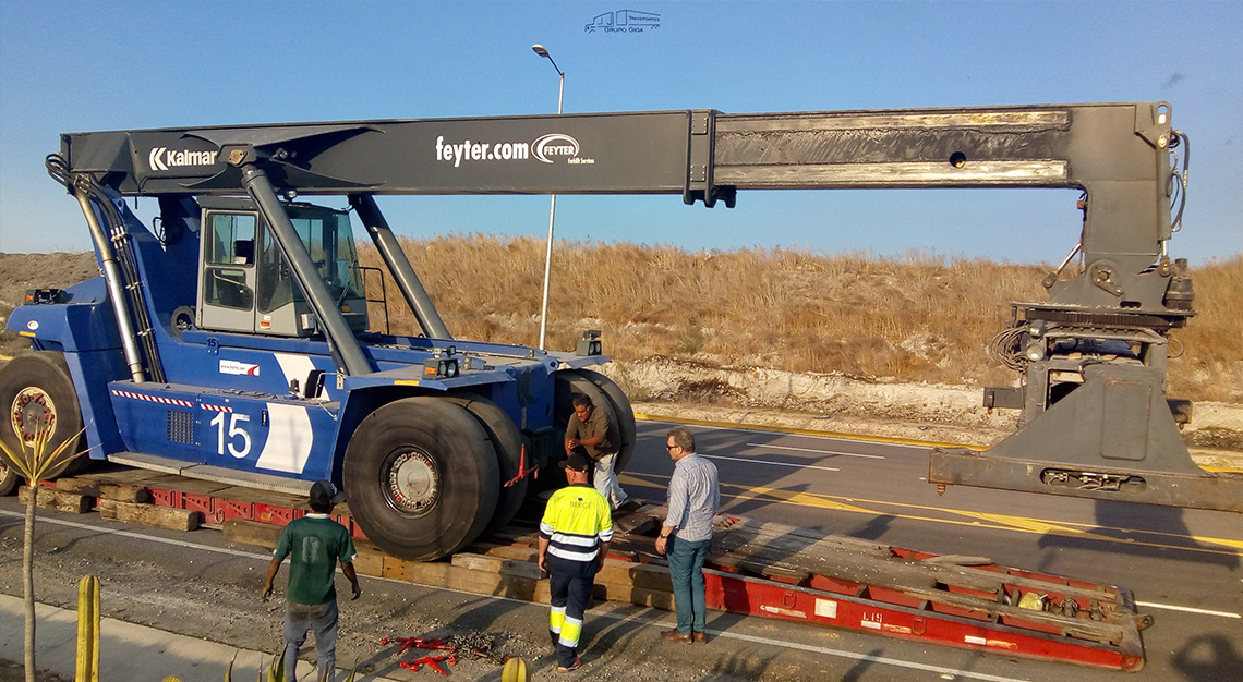 Transporte de Carga en Plataforma Lowboy en Puebla México | Fletes en ...
