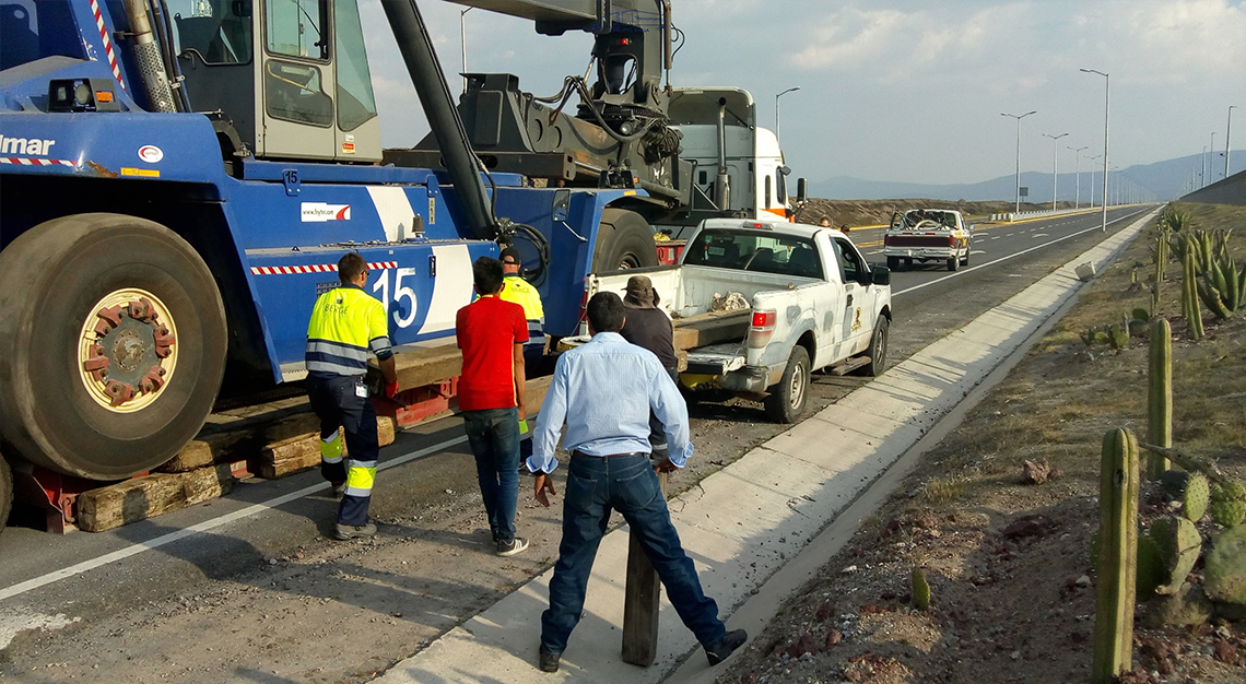 Transporte de Carga en Plataforma Lowboy en Puebla México | Fletes en ...