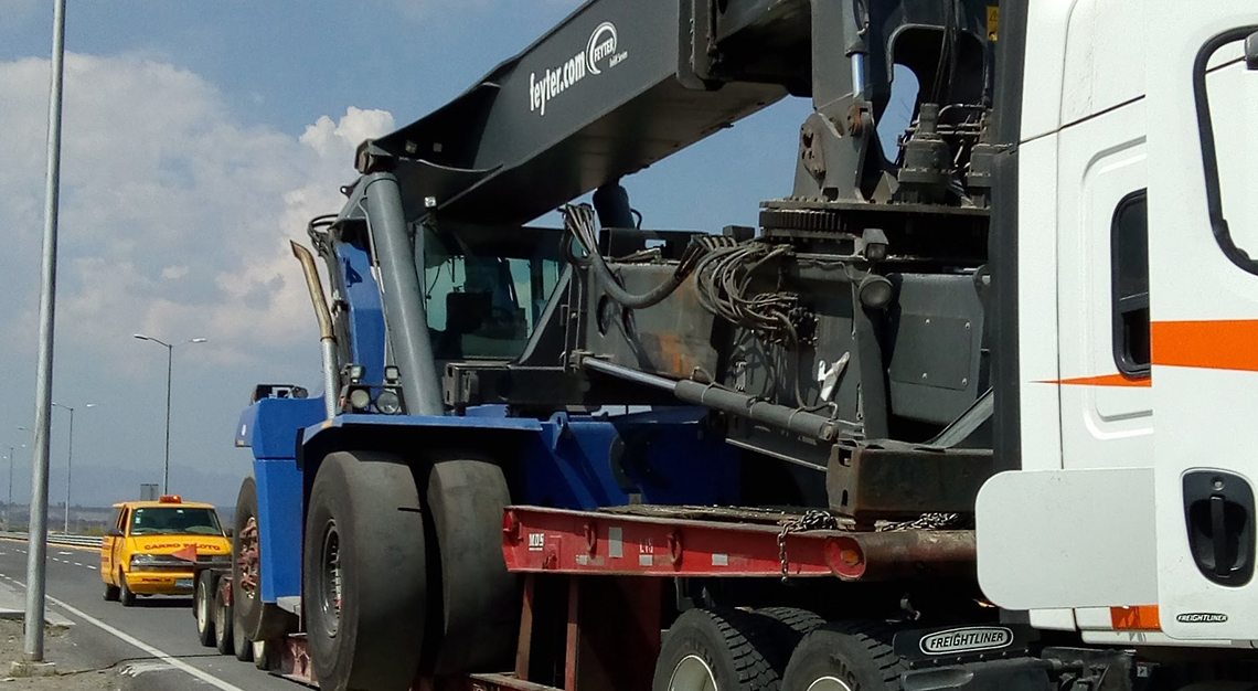 Transporte de Carga en Plataforma Lowboy en Puebla México | Fletes en ...