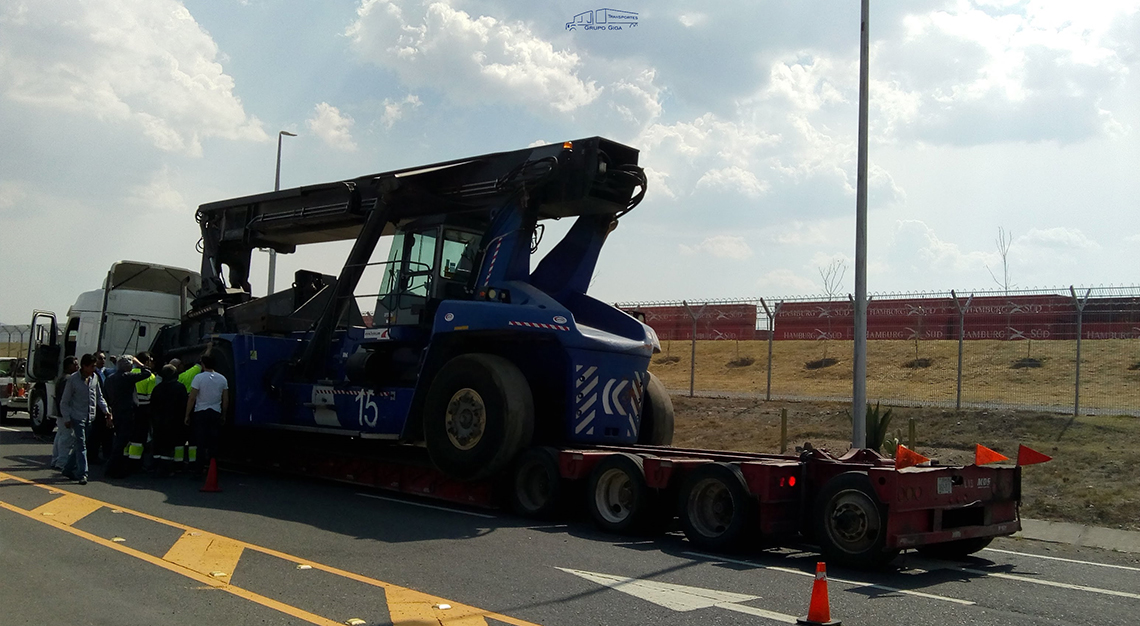 Transporte de Carga en Plataforma Lowboy en Puebla México | Fletes en ...