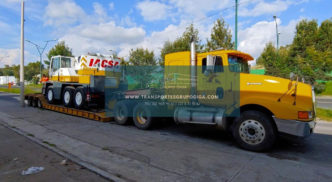 Transporte de Carga en Plataforma Lowboy en Puebla México | Fletes en ...