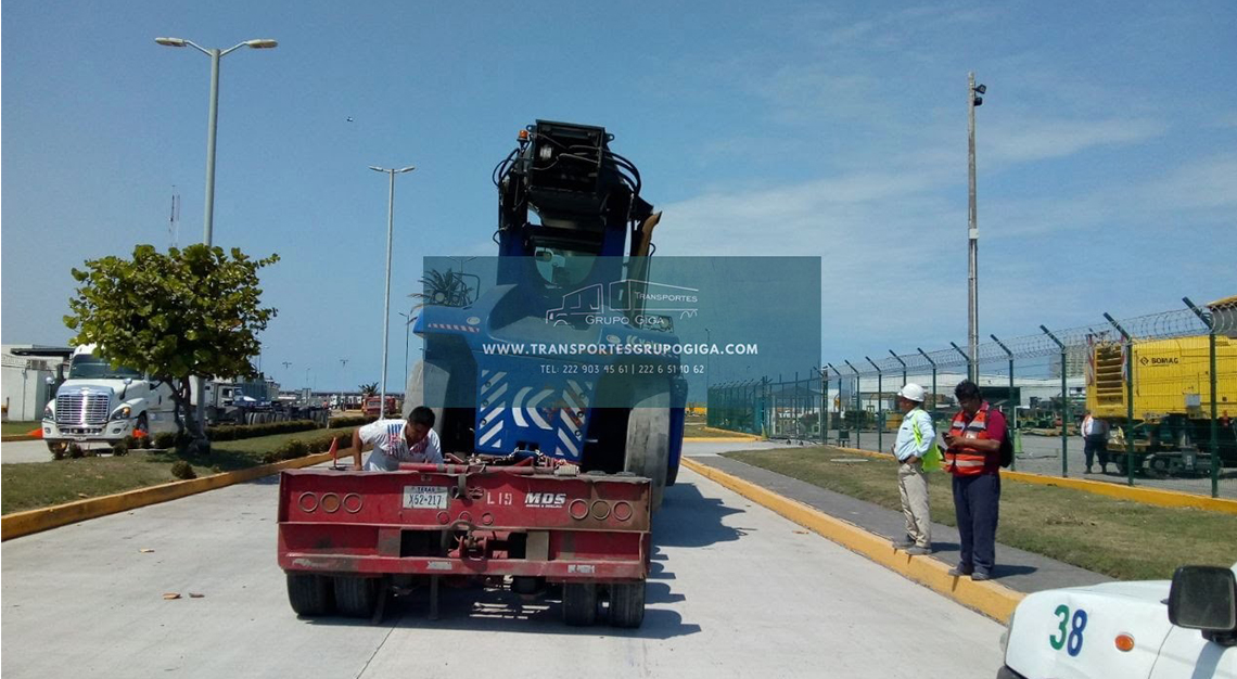 Transporte de Carga en Plataforma Lowboy en Puebla México | Fletes en ...